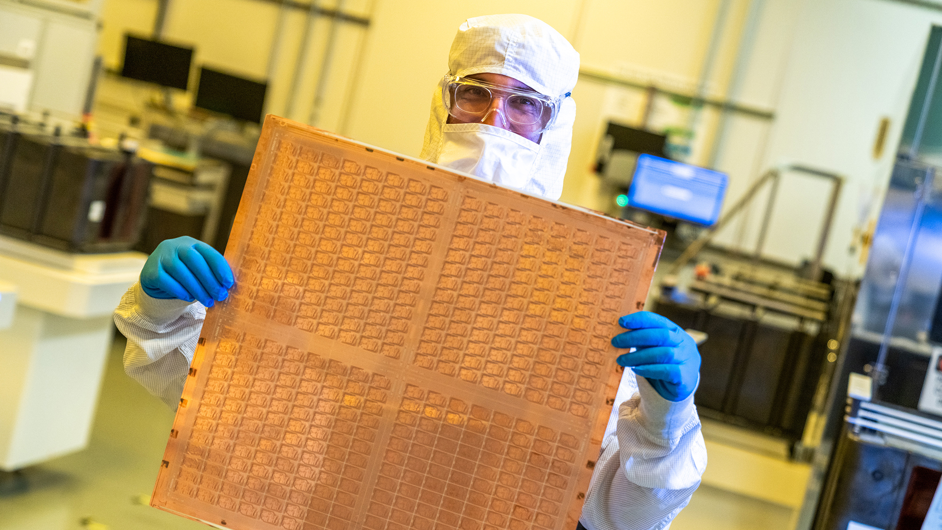 Intel Unveils Industry-Leading Glass Substrates to Meet Demand for... Intel Unveils Industry-Leading Glass Substrates to Meet Demand for...